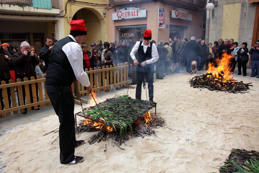 Oh Calçotada! Lunya chars the onions on a Sunday of fun Catalan fiesta ...