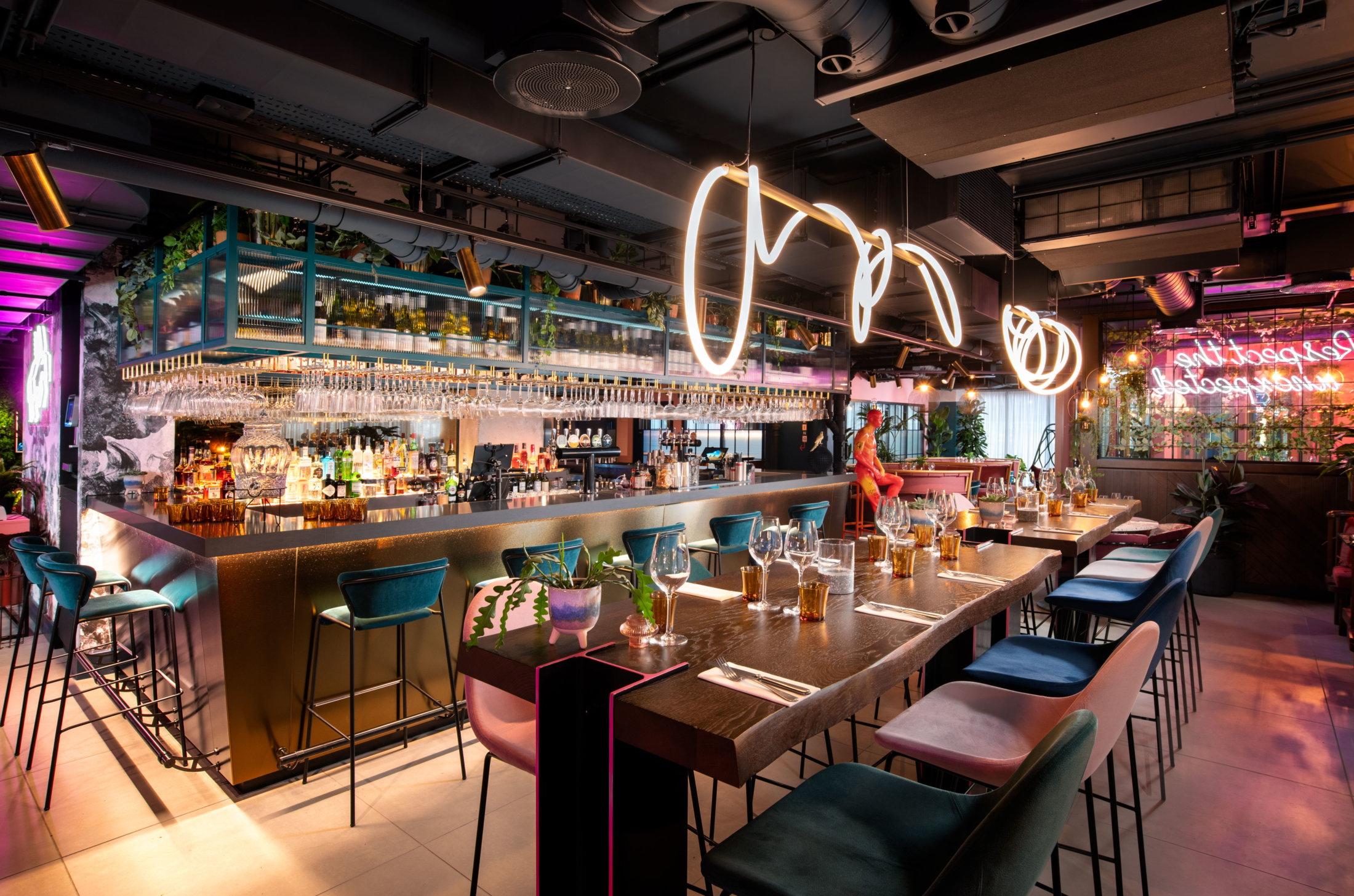 FREE COCKTAILS: Motley Manchester launches new '6pm sins' concept ...
